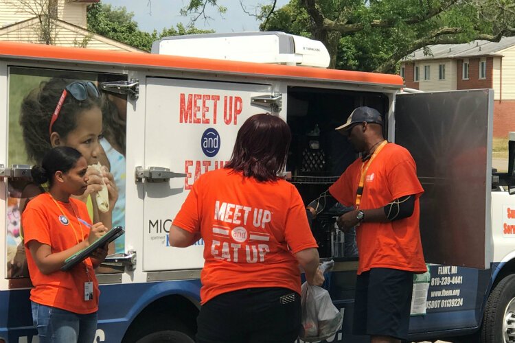 Summer feeding program caters to Flint children, families – Flintside