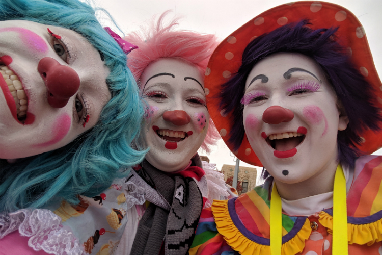 Family of clowns performs together in Mott Community College troupe ...